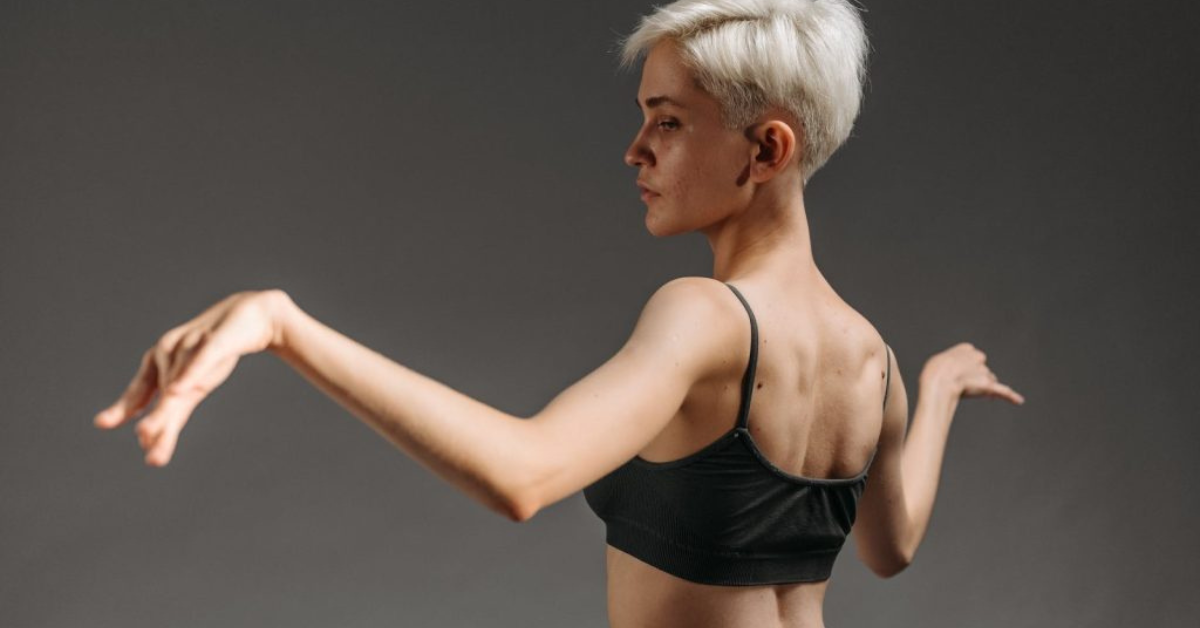 Best Bra For Sloping Shoulders: 2023 Buying Guide
